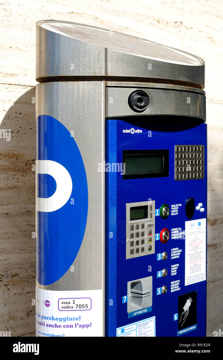 solar powered parking meter Stock Photo - Alamy