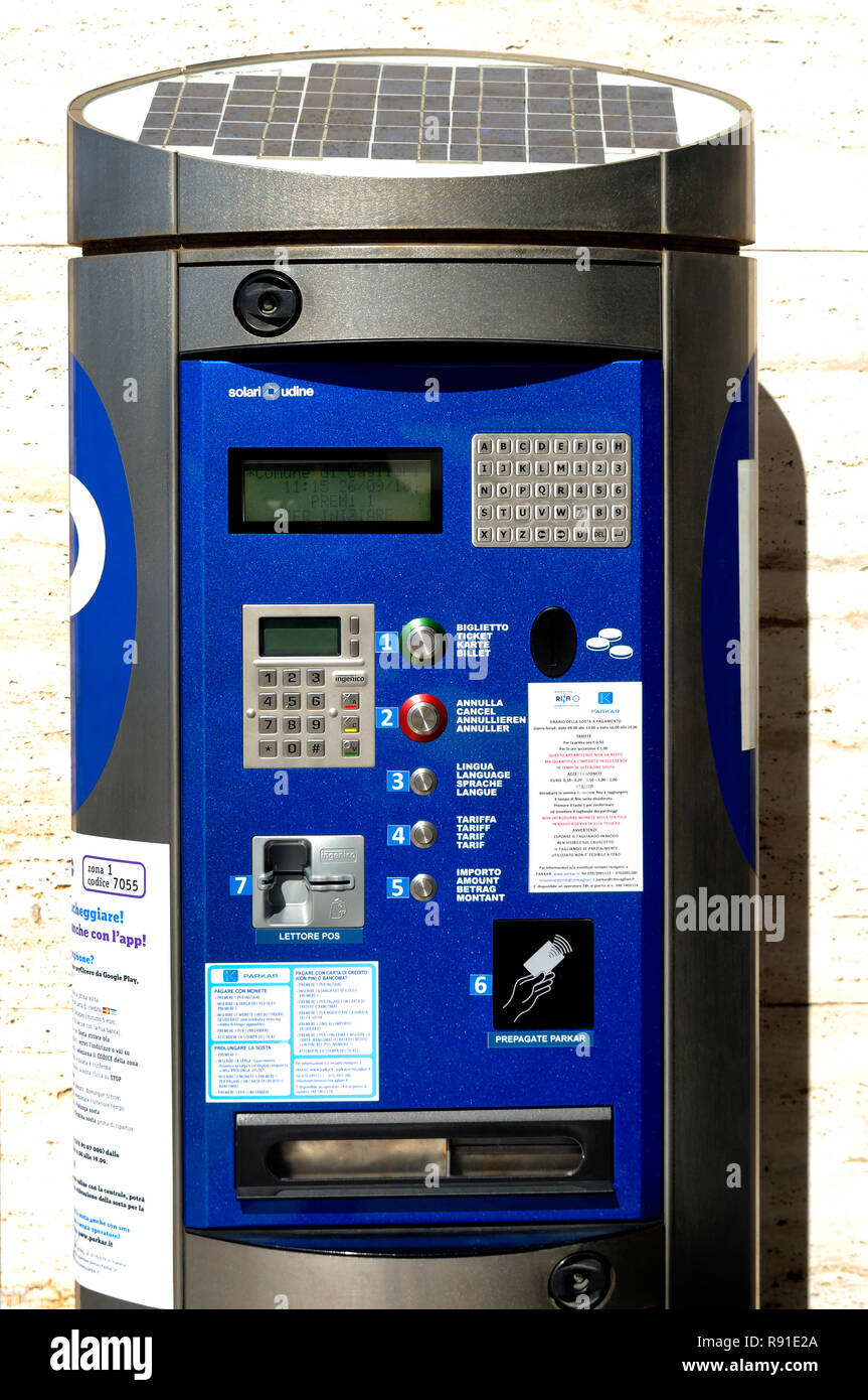 Solar powered parking meter hi-res stock photography and images - Alamy