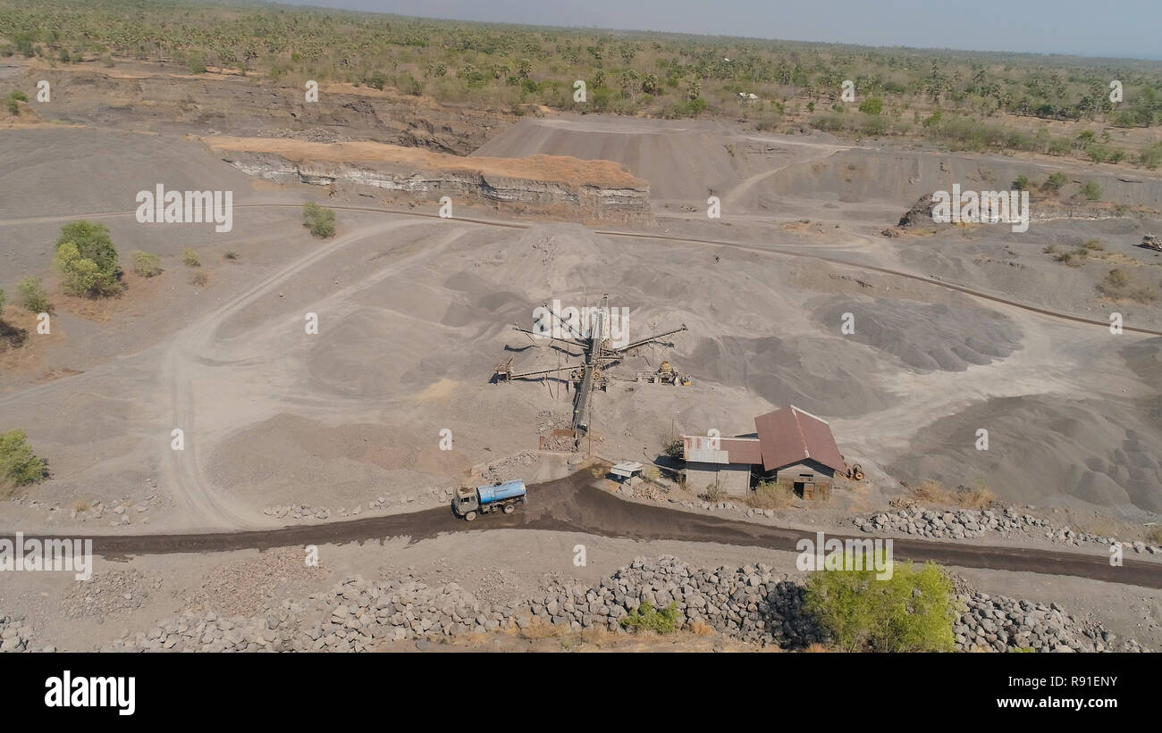 Crushing and screening equipment hi-res stock photography and images ...