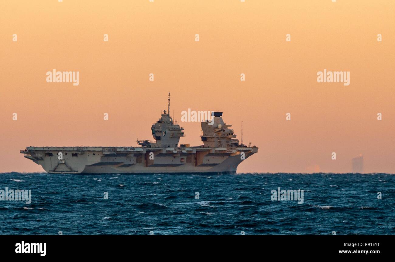The Royal Navy aircraft carrier HMS Queen Elizabeth underway alongside ...