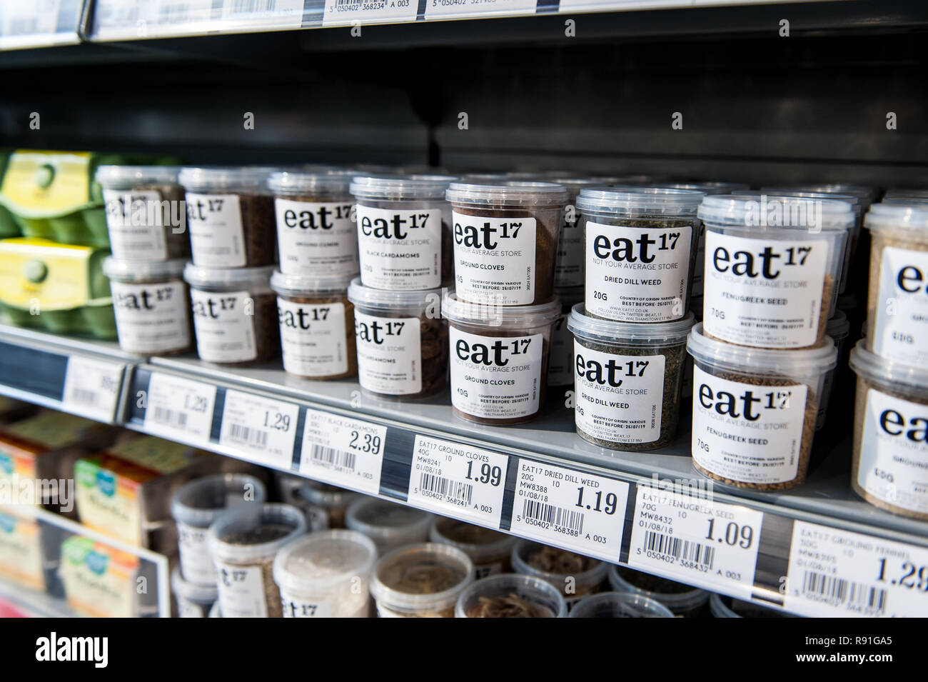 Food retail shelving hi-res stock photography and images - Alamy