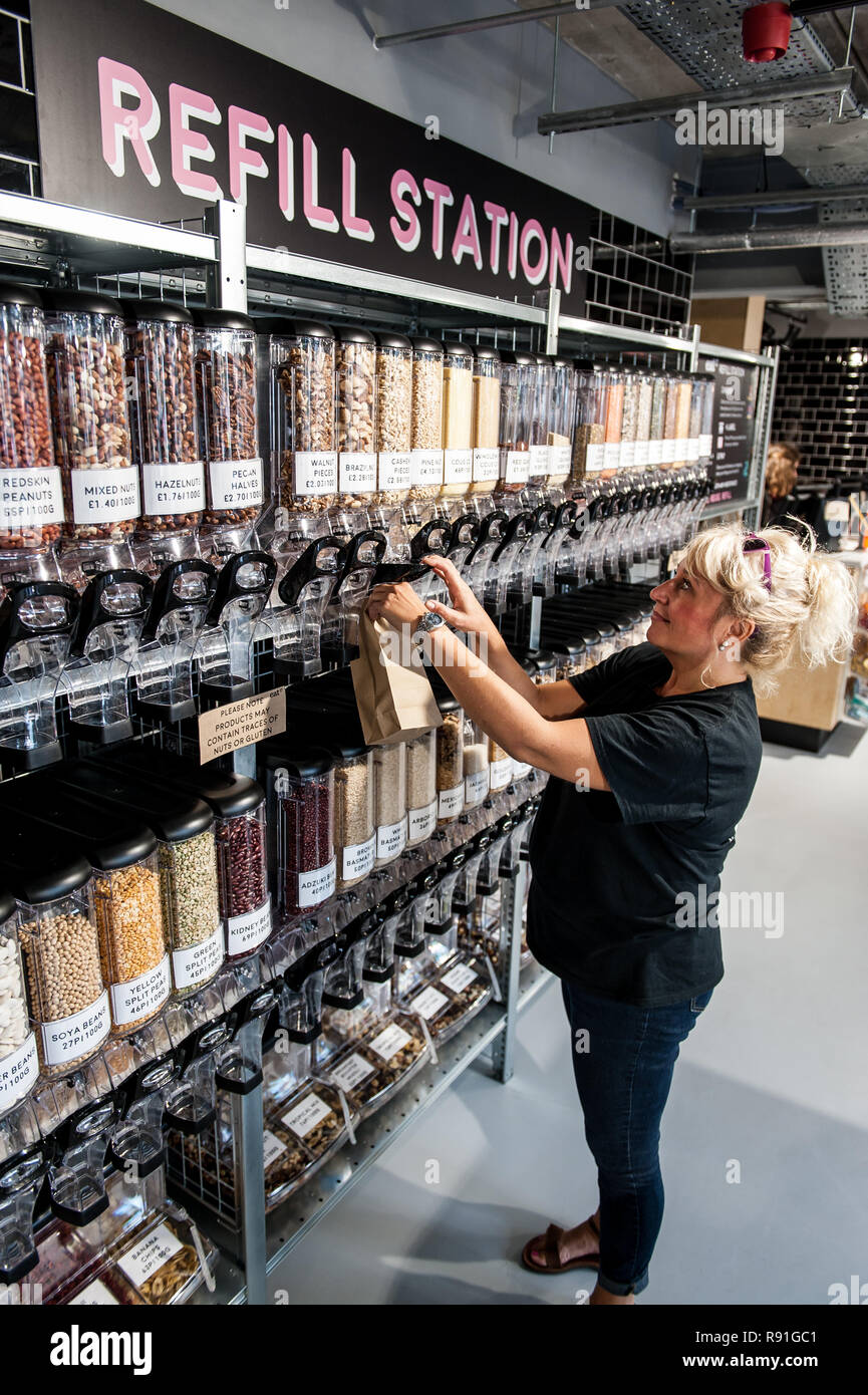 E17 Food shop in London Stock Photo - Alamy