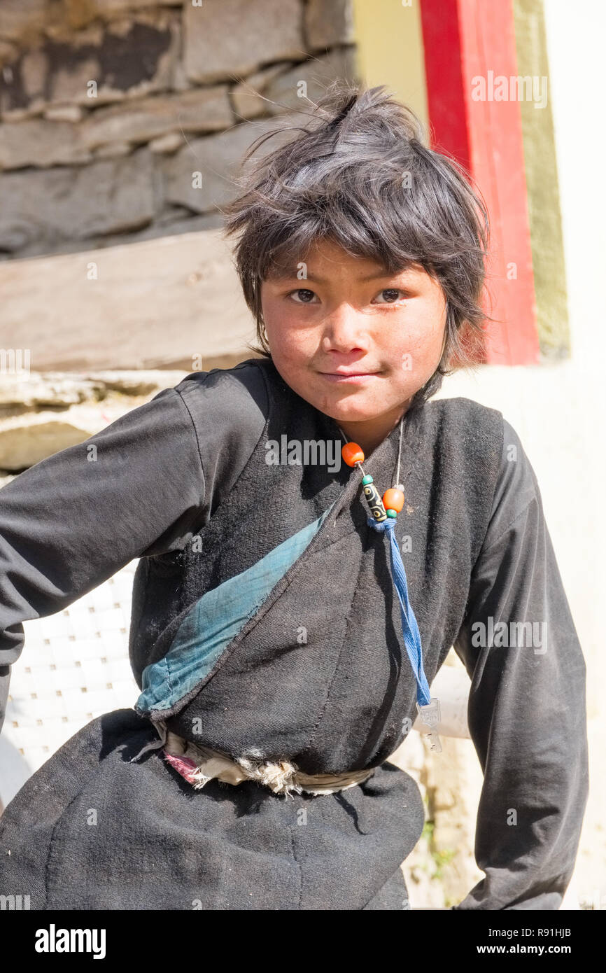 Tibetan girl / child in the Nepal Himalayas Stock Photo - Alamy