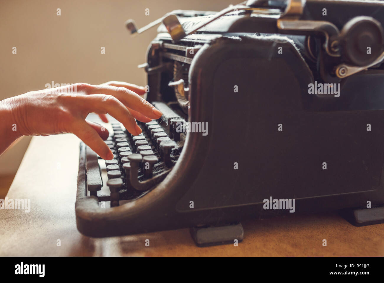 Old woman typewriter hands hi-res stock photography and images - Alamy