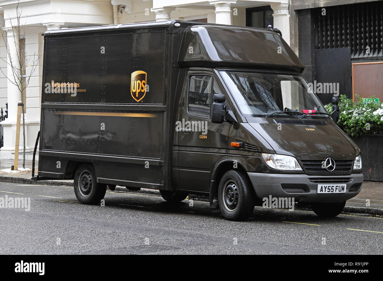 Ups van hi-res stock photography and images - Alamy