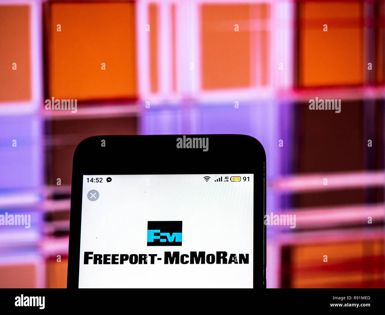 Freeport-McMoRan Mining company logo seen displayed on smart phone ...