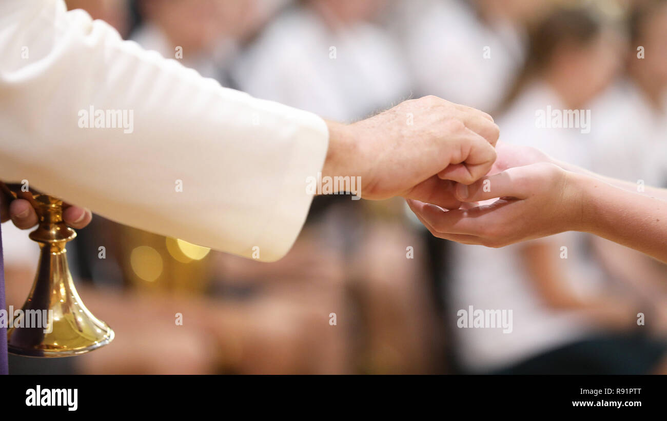 Catholic communion priest hi-res stock photography and images - Alamy
