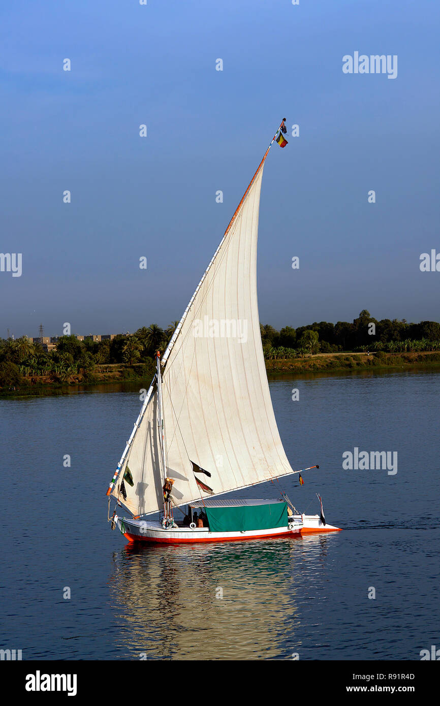 Egyptian sail boat hi-res stock photography and images - Alamy