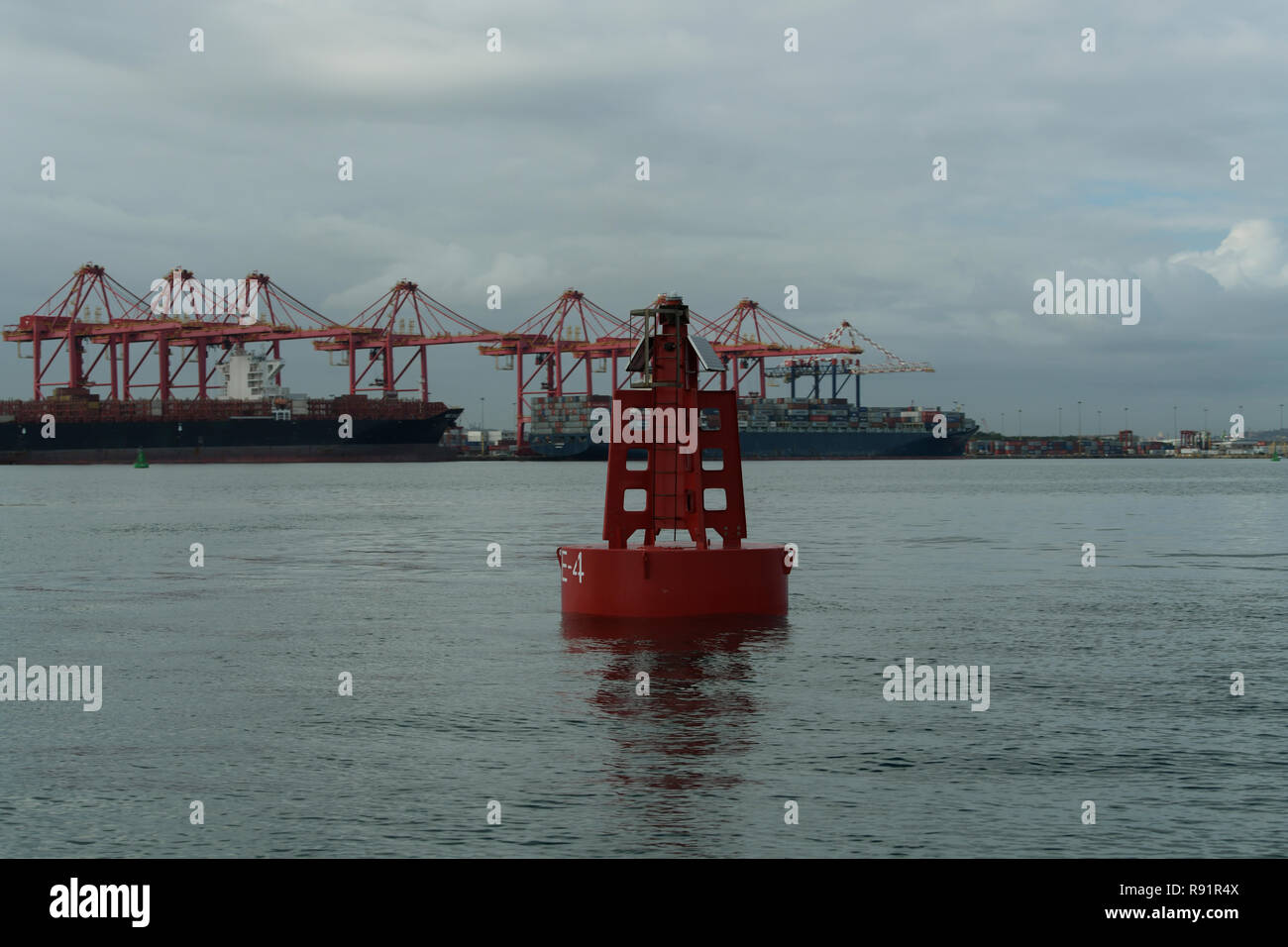 African container ports hi-res stock photography and images - Alamy