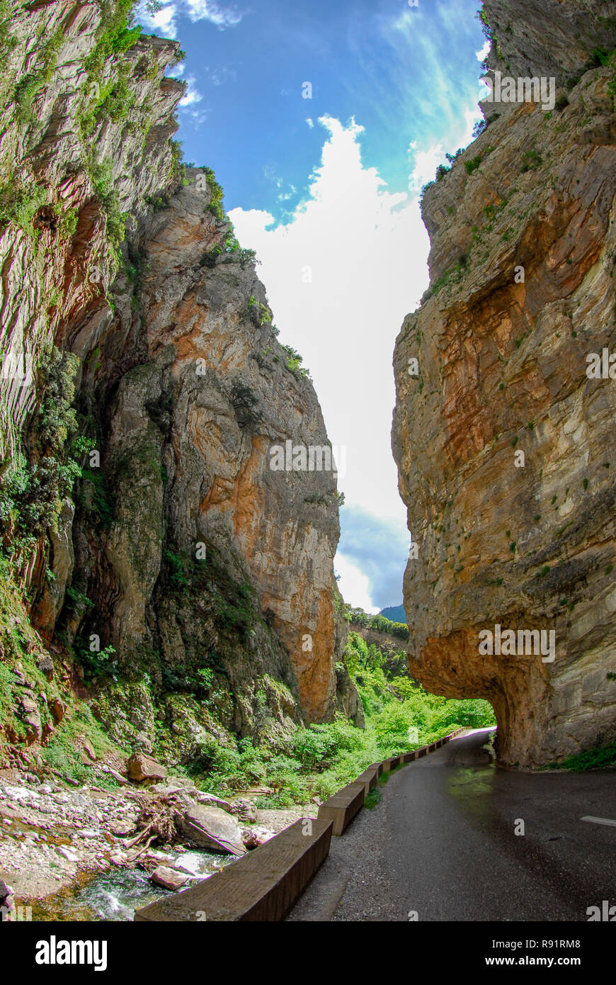 Mountain Overhang High Resolution Stock Photography and Images - Alamy