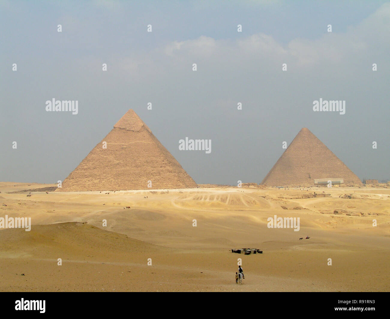 Egyptian pyramids tourists hi-res stock photography and images - Alamy