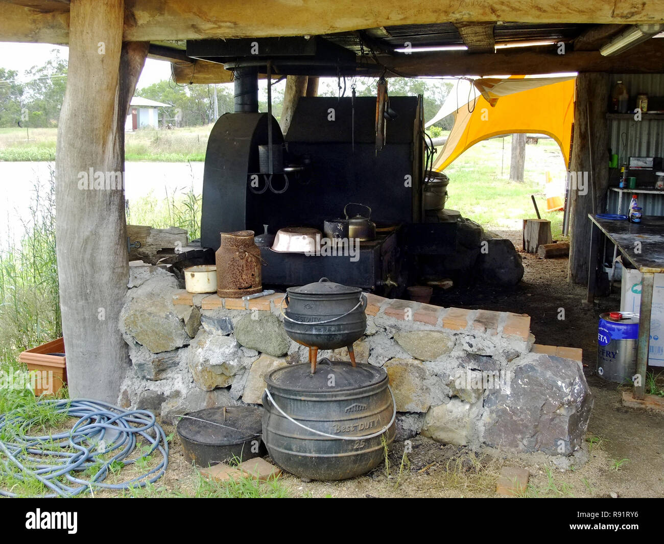 RUSTIC AND VINTAGE BUSH KITCHEN Stock Photo - Alamy