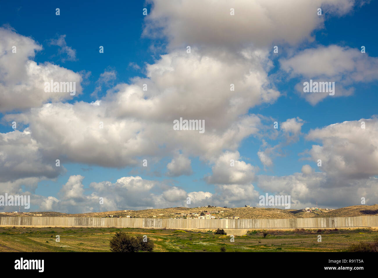 Concrete Separation wall between Israel and Palestine in the west bank ...