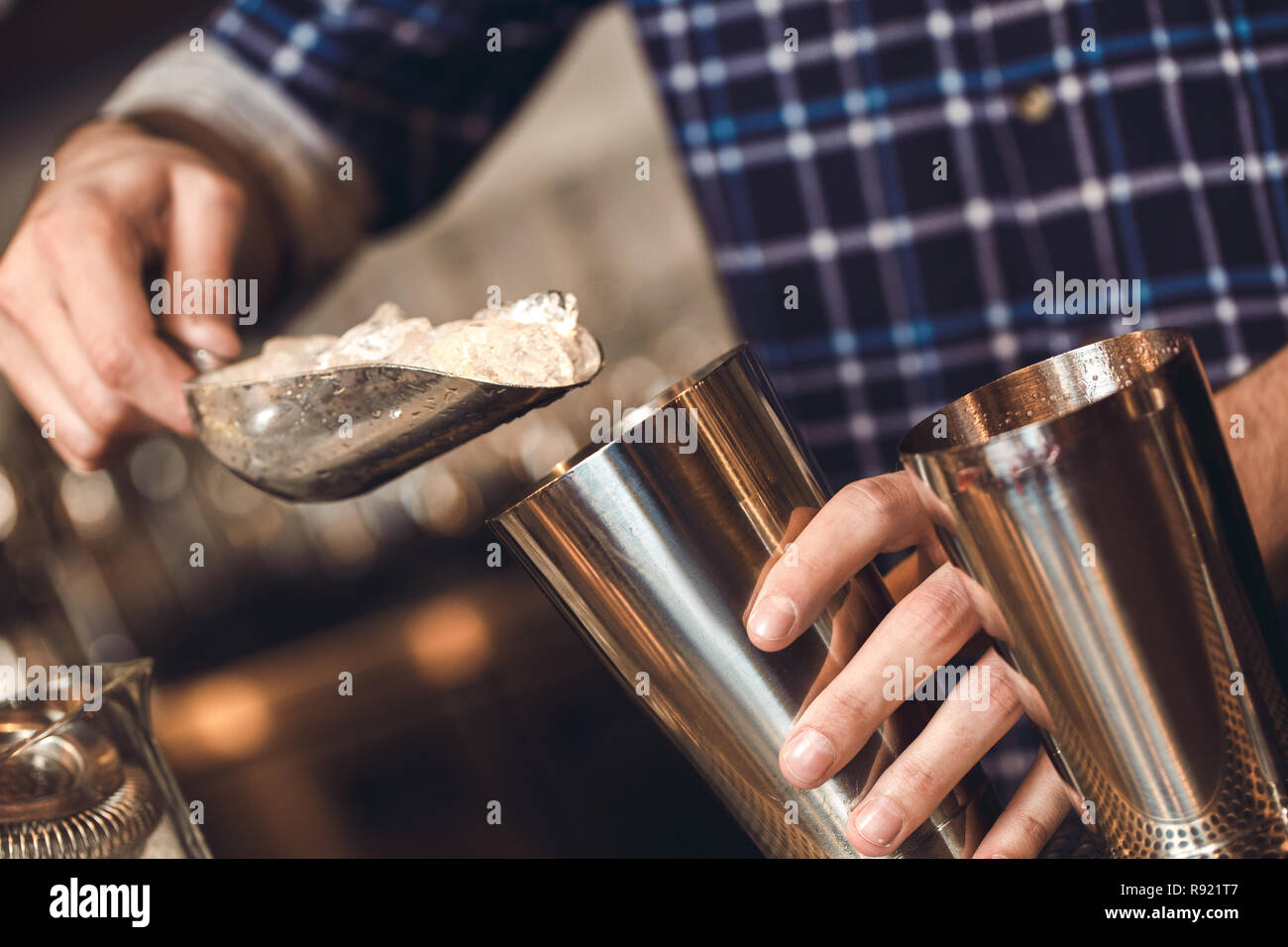 Hands holding cocktail shaker hi-res stock photography and images - Alamy