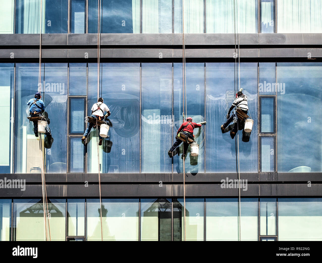 Washers wash the windows of skyscraper Stock Photo - Alamy