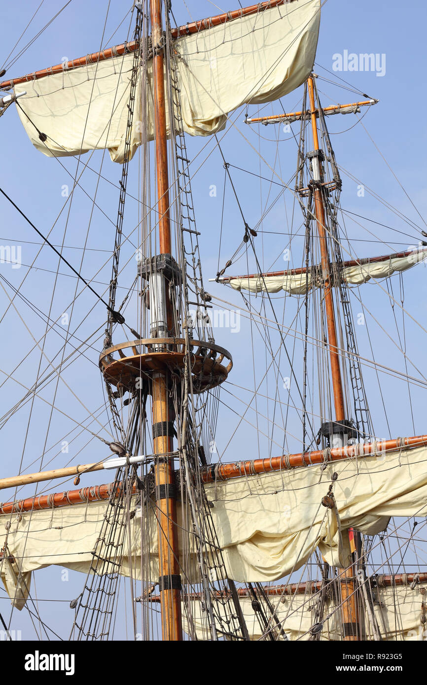 St petersburg russia tall ship hi-res stock photography and images - Alamy