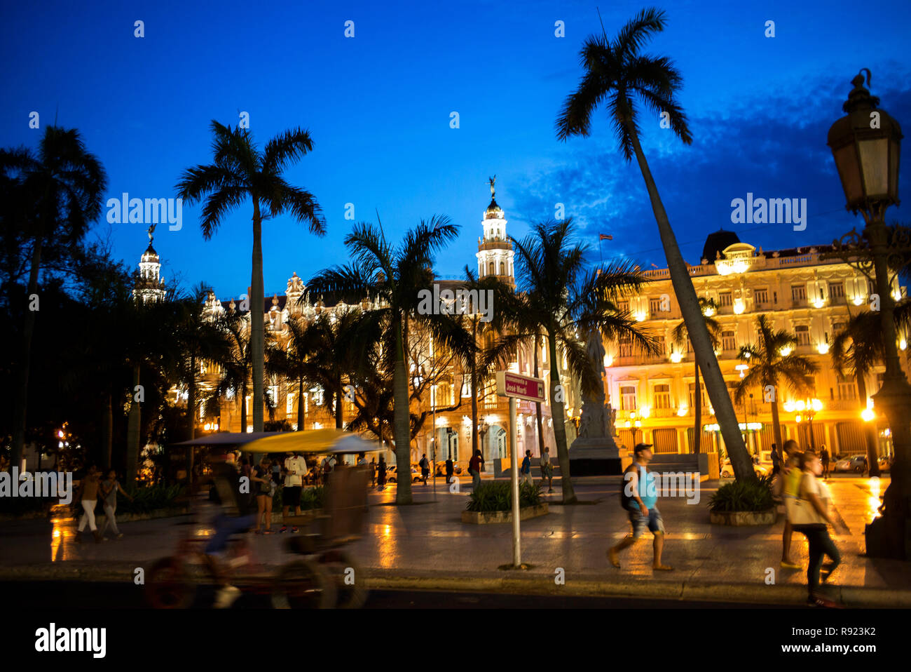 Havana theater exterior hi-res stock photography and images - Alamy