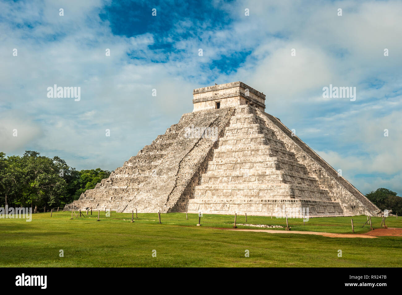 El Castillo or Temple of Kukulkan pyramid, Chichen Itza, Yucatan ...