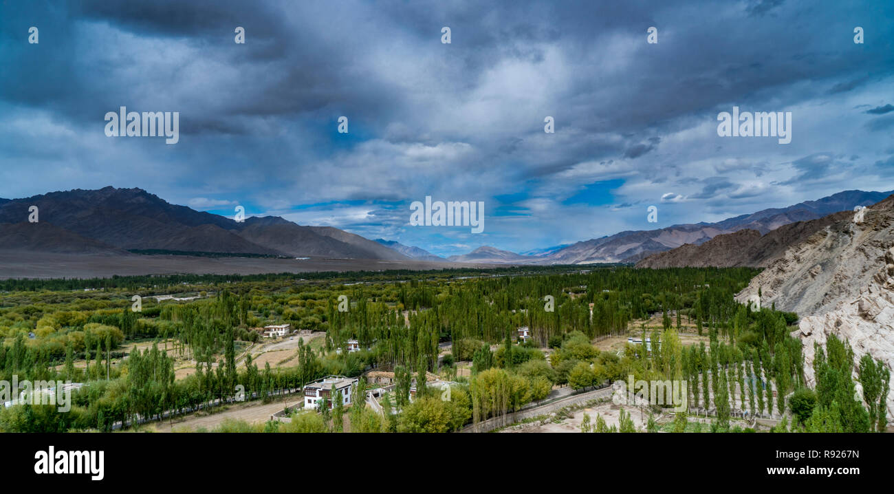 Ladakh scenes hi-res stock photography and images - Alamy