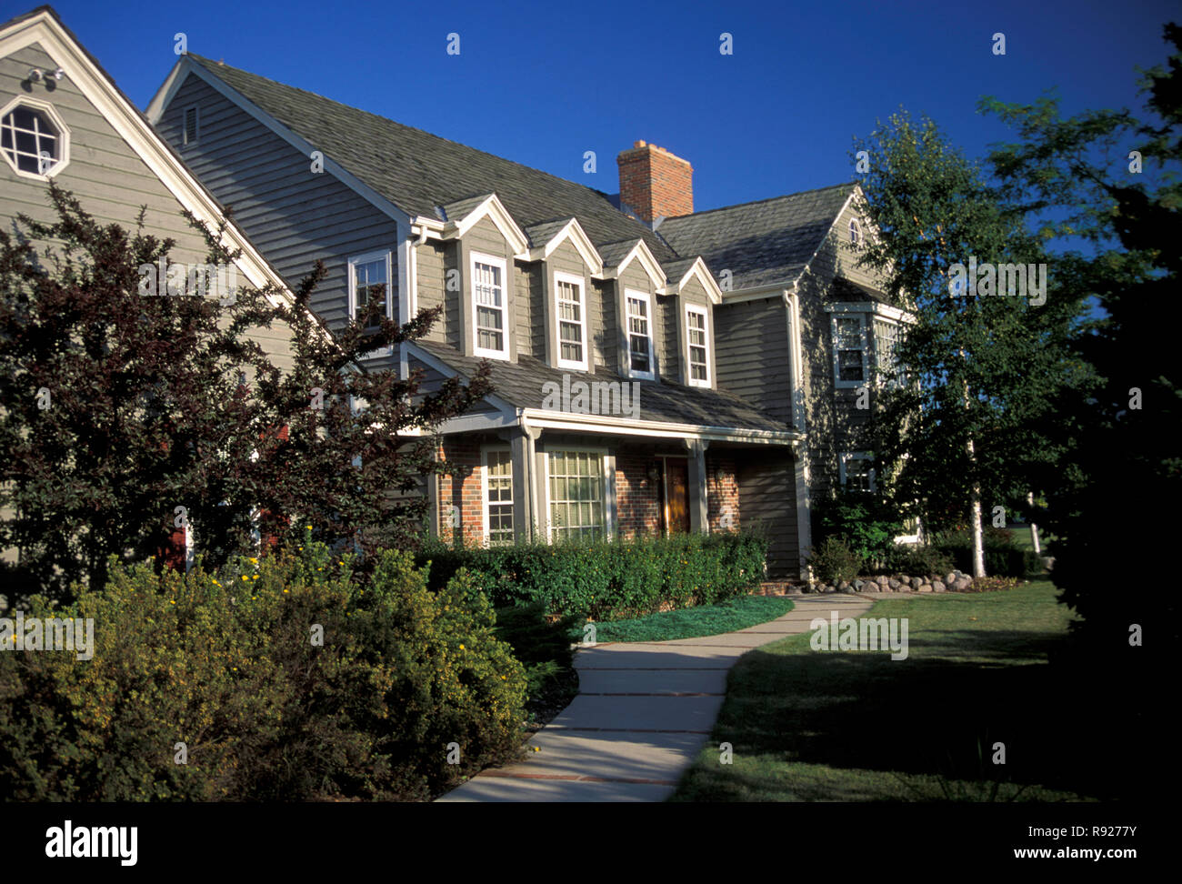 American middle class suburban house hi-res stock photography and ...