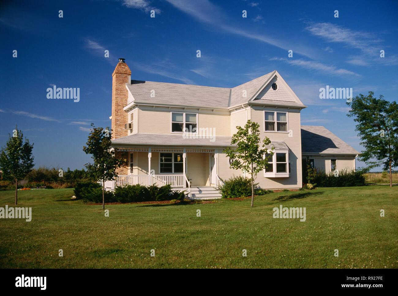 Two story bay window hi-res stock photography and images - Alamy