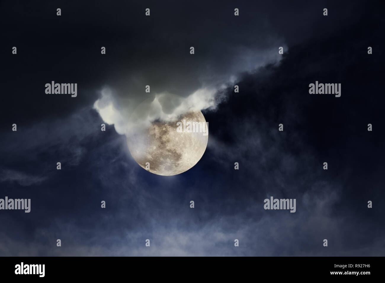 Cloudy moonlit night sky hi-res stock photography and images - Alamy