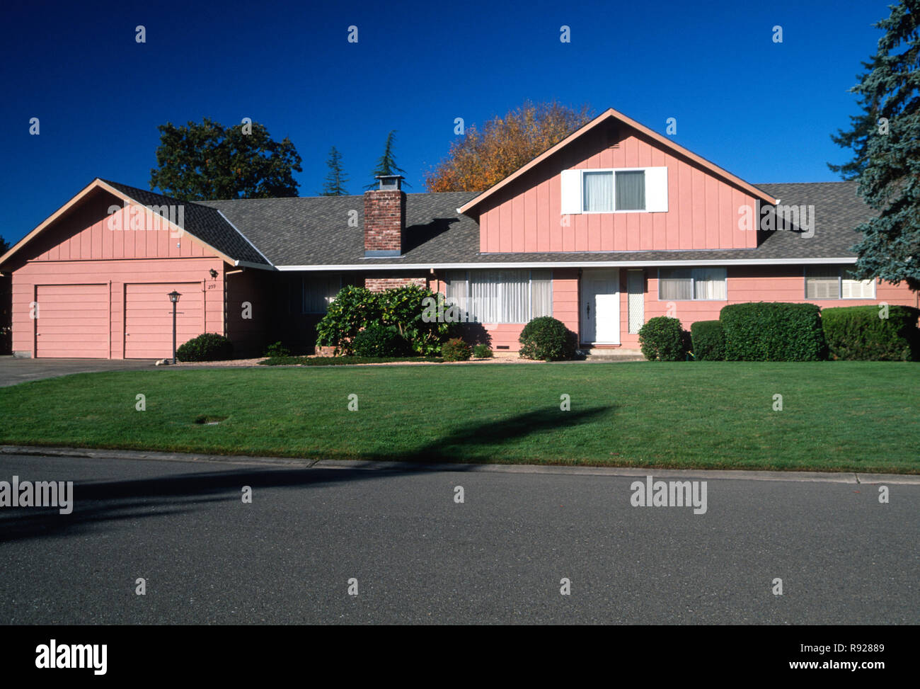 Split Level Style House in a Middle Class neighborhood, Santa Rosa, CA ...