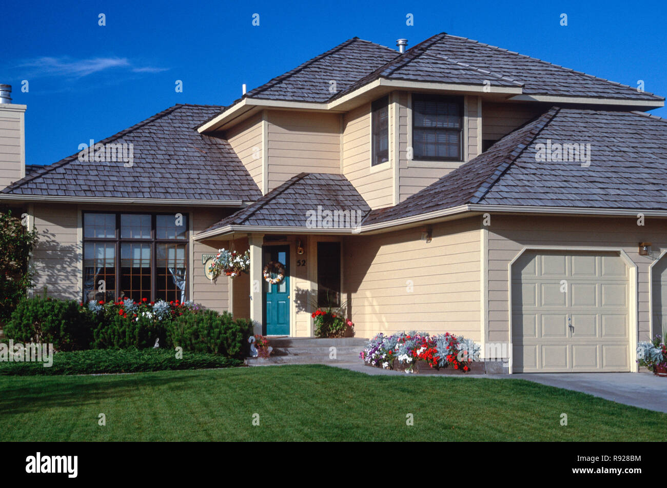 Well kept landscaping hi-res stock photography and images - Alamy