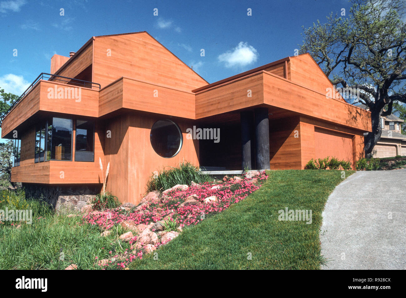 Modern redwood hi-res stock photography and images - Alamy