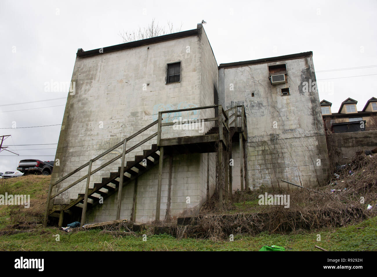 Abandoned building exterior hi-res stock photography and images - Alamy
