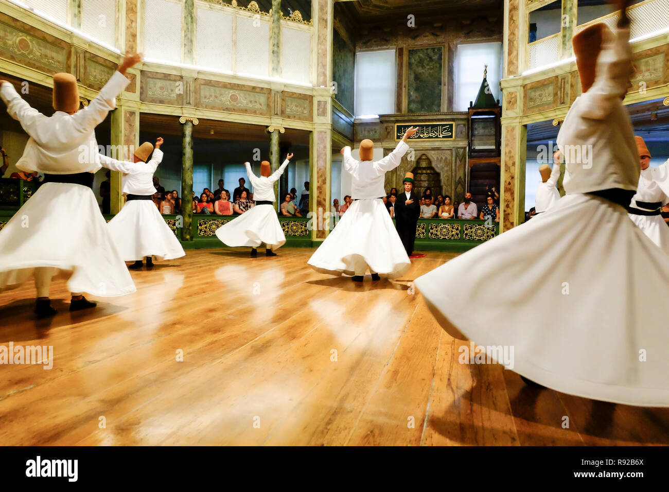 Turkish folk dance hi-res stock photography and images - Alamy