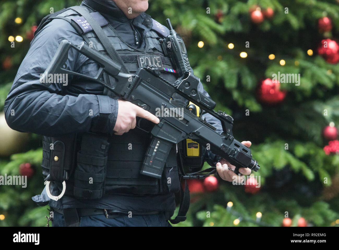 Police officers in downing street hi-res stock photography and images ...