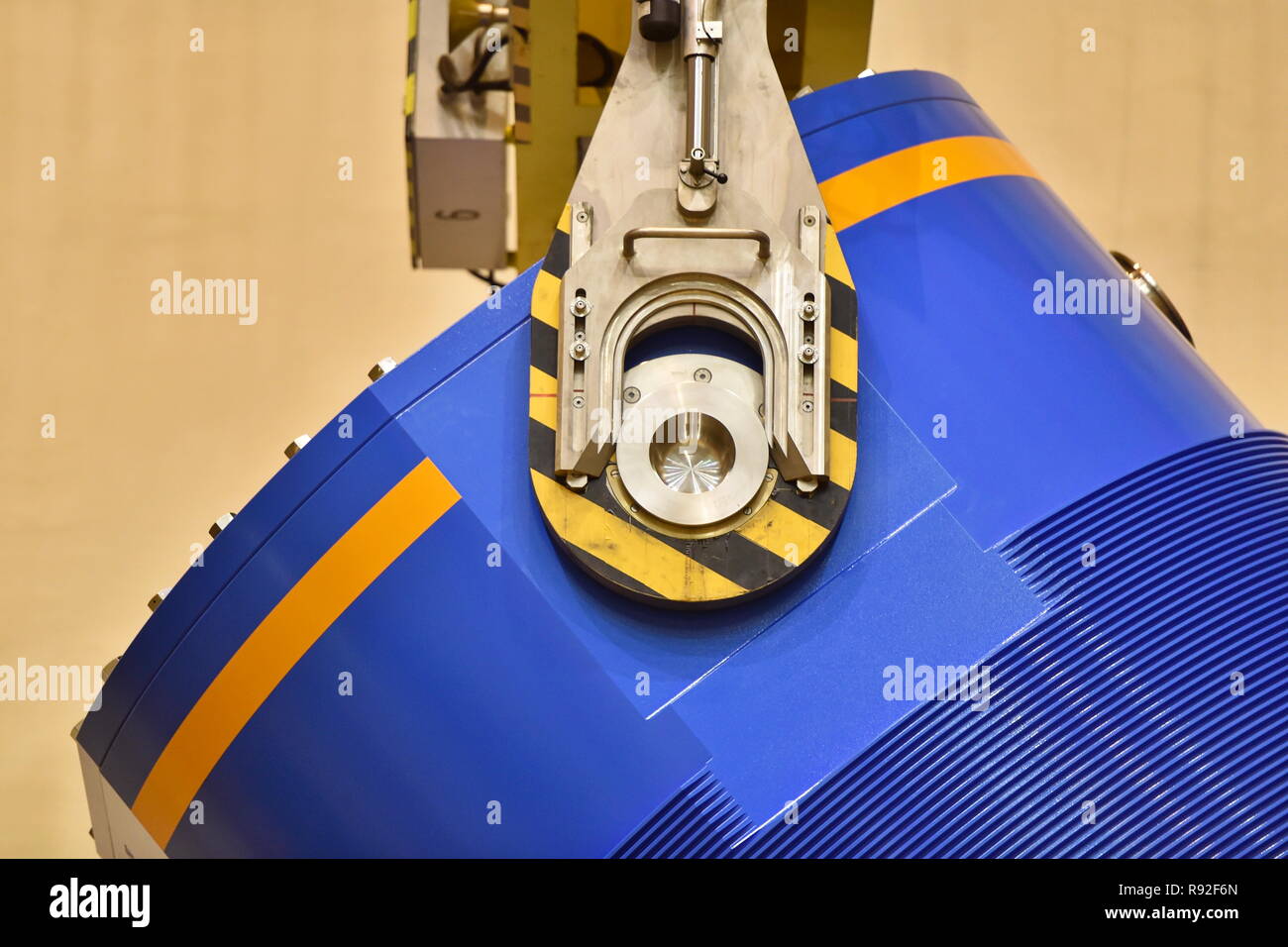 Temelin, Czech Republic. 18th Dec, 2018. The first container for spent ...