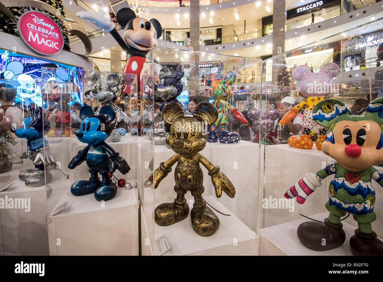 Live mickey mouse hi-res stock photography and images - Alamy