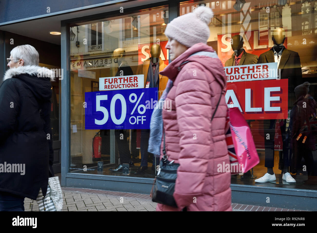 Shop window displays hi-res stock photography and images - Alamy