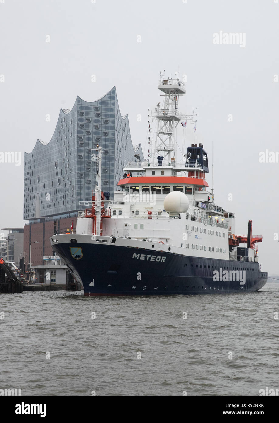 Hamburg, Germany. 19th Dec, 2018. The research vessel "Meteor" is on ...