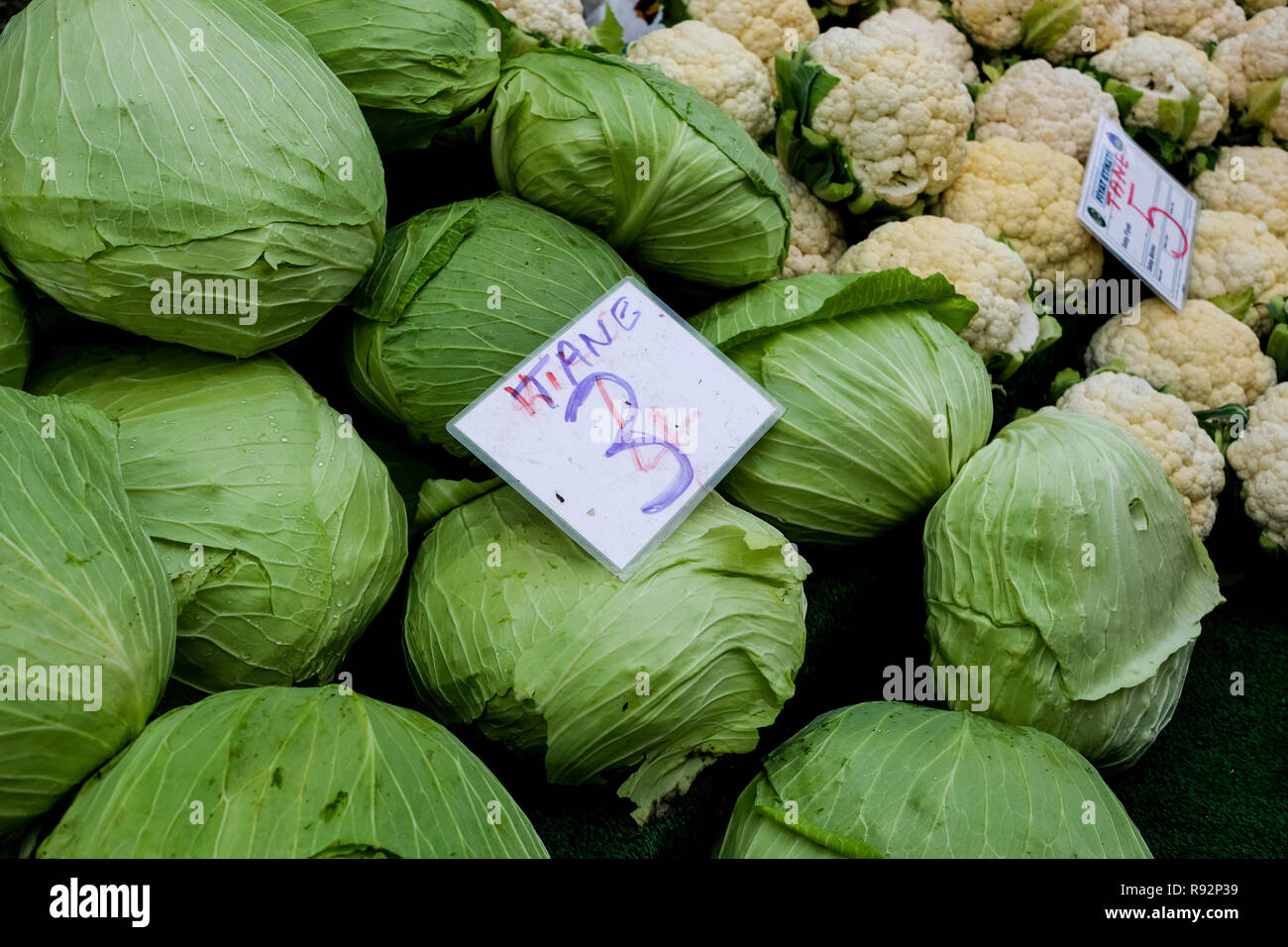 Tire, Turkey. 11th Dec, 2018. Cabbage is offered on the market by a ...