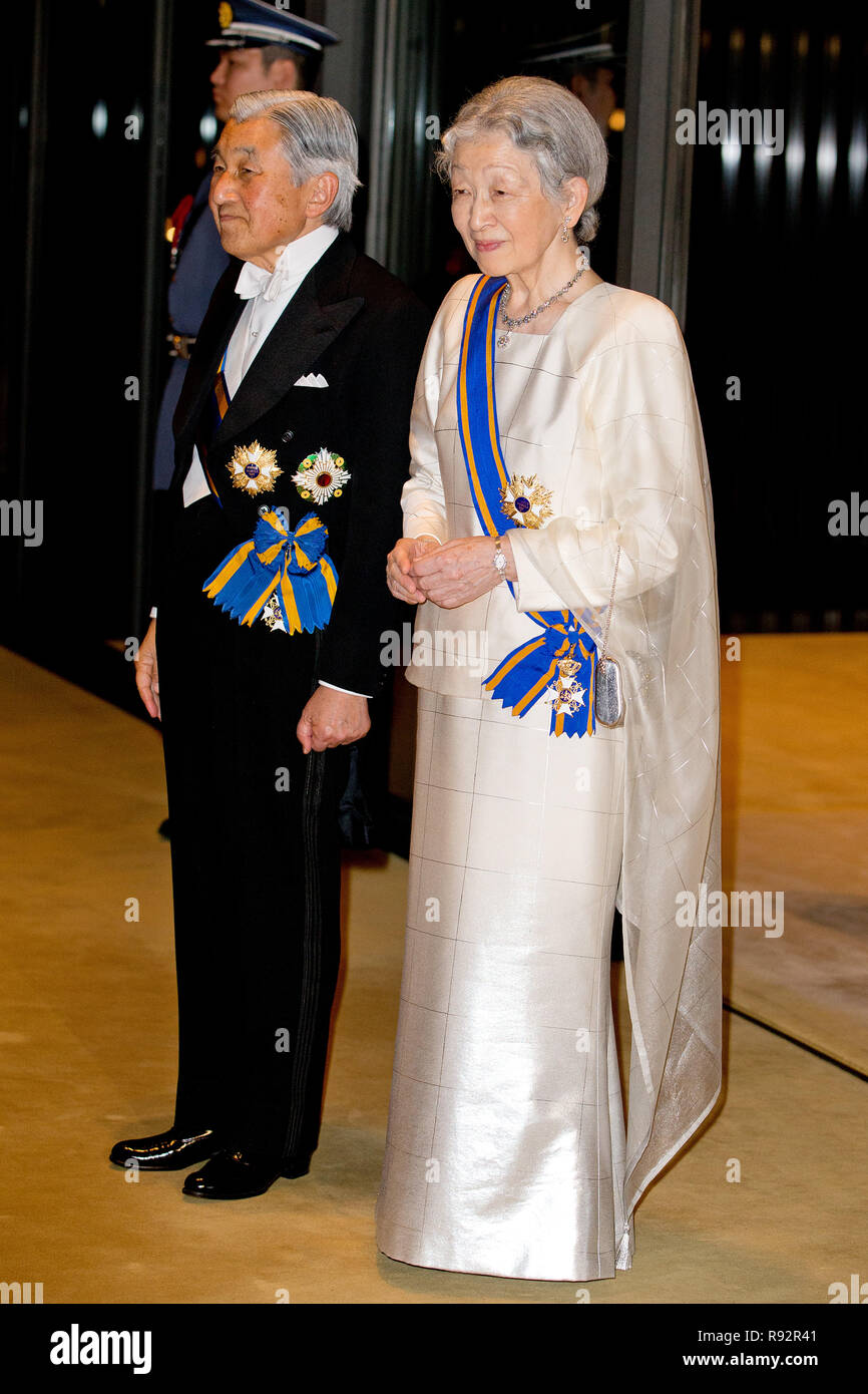 Tokyo, Japan. 29th Oct, 2014. Japanese Emperor Akihito and Empress ...