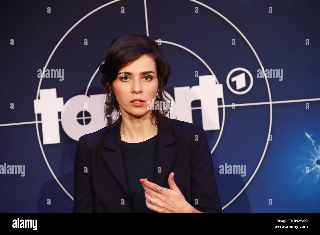 Weimar, Germany. 19th Dec, 2018. Actress Nora Tschirner (l-r) at a ...