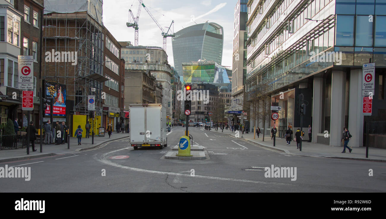 Congestion charge warning signs hi-res stock photography and images - Alamy