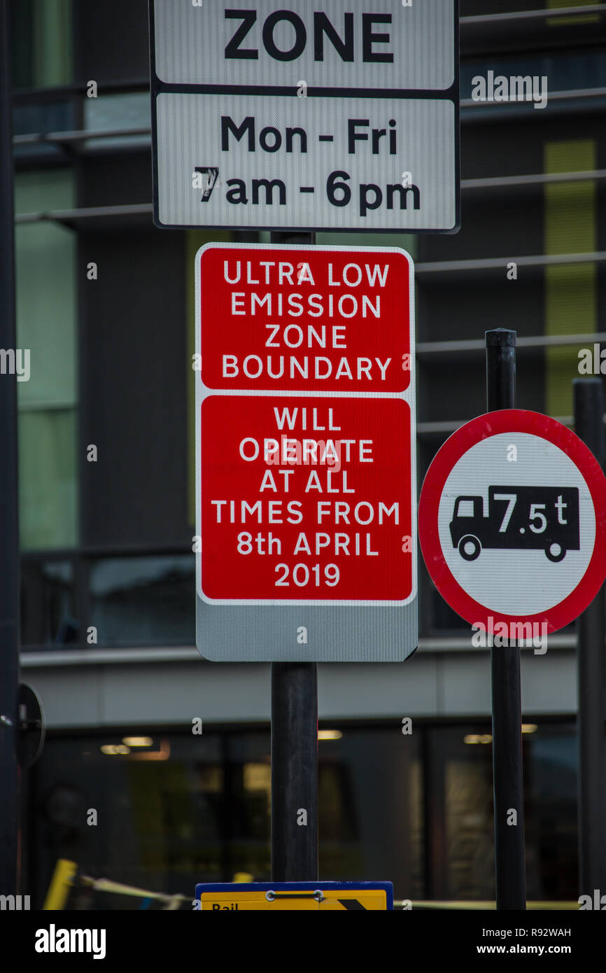 Lez ulez sign hi-res stock photography and images - Alamy