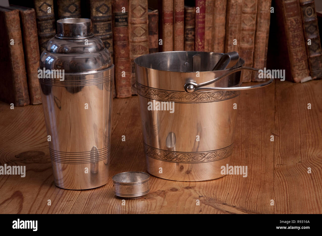 Silver cocktail shaker hi-res stock photography and images - Alamy