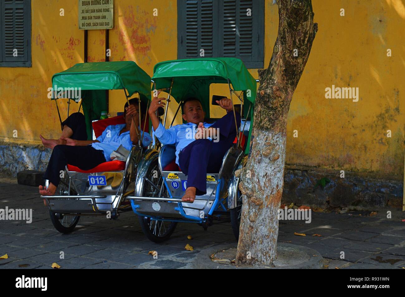 Rickshaw drivers resting hi-res stock photography and images - Alamy