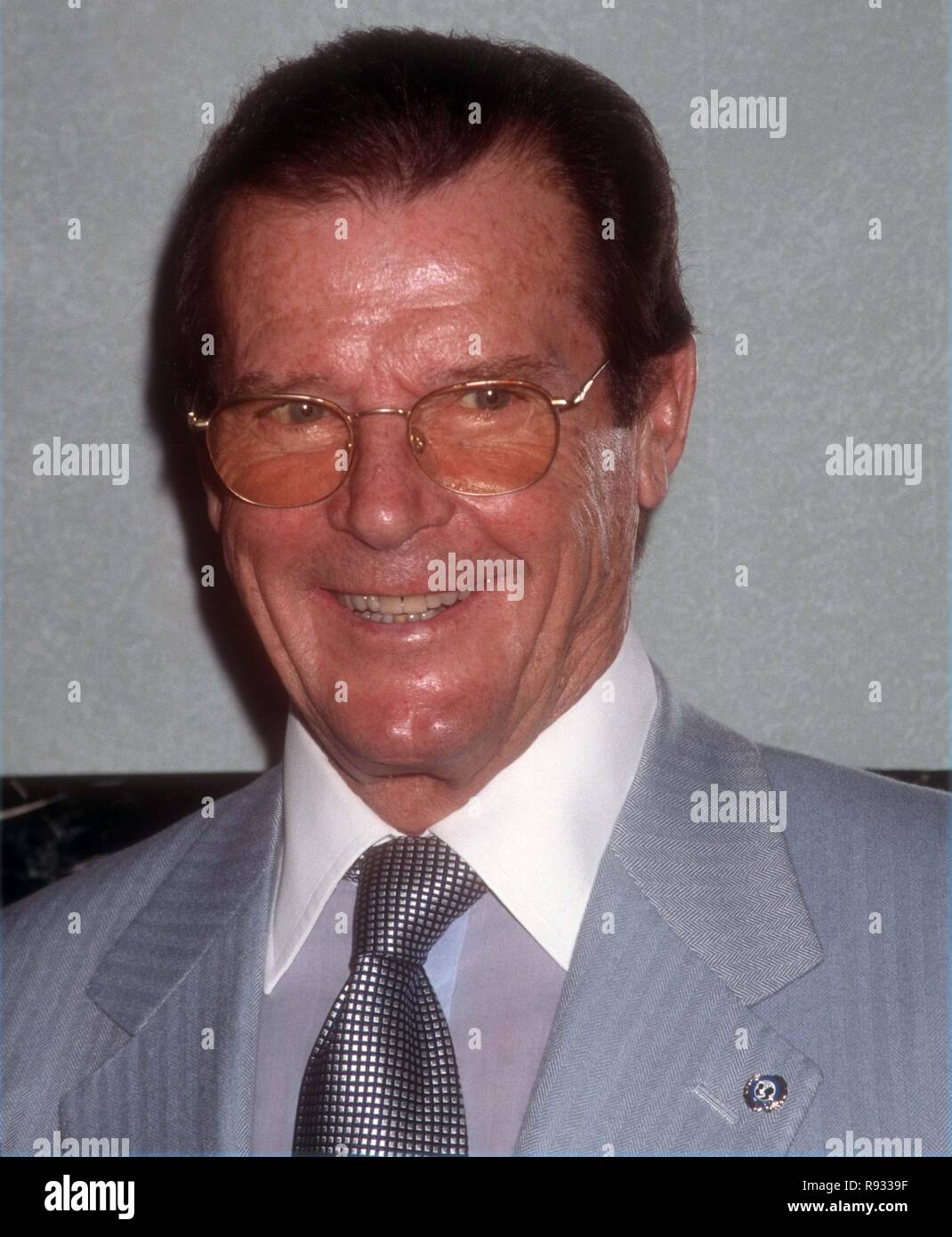 Roger Moore Undated Photo By John Barrett/PHOTOlink Stock Photo - Alamy