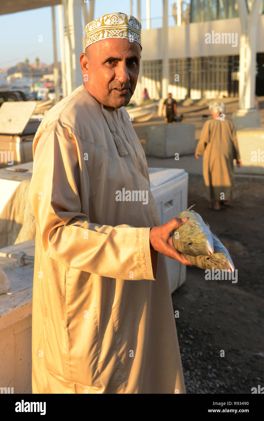 Fresh fish arriving to the Mutrah fish market in Oman Stock Photo - Alamy
