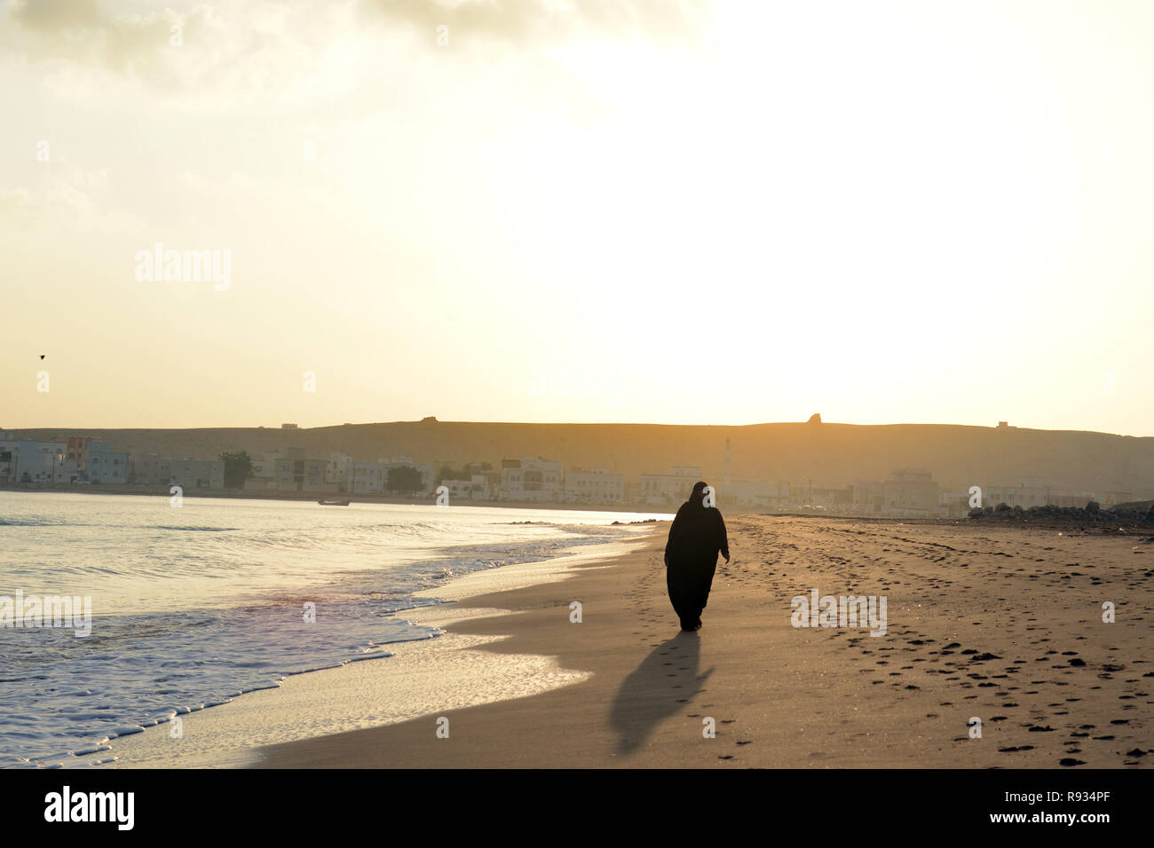 Omani woman hi-res stock photography and images - Alamy