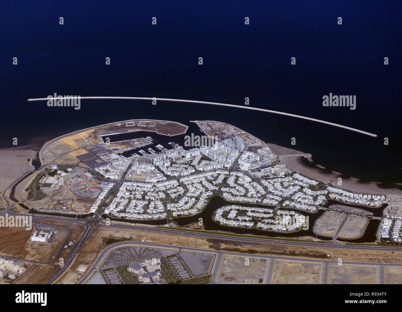 Wave architecture hi-res stock photography and images - Alamy