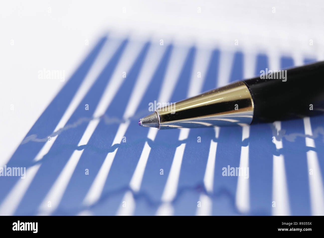 close up. pen and financial chart. business background Stock Photo - Alamy
