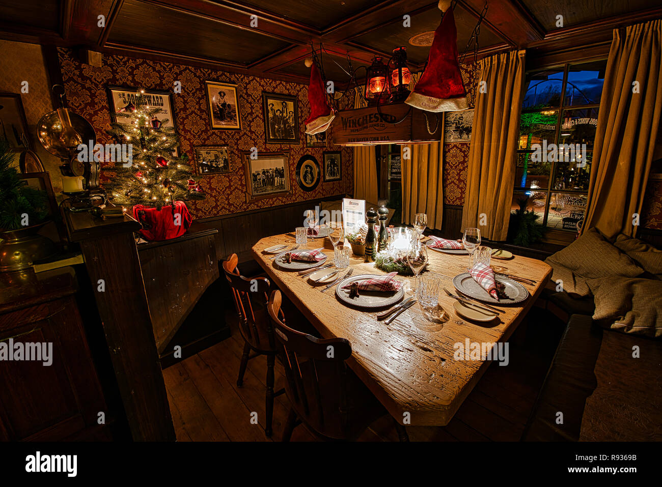 Christmas Western Country Decorations Western Saloon Stock Photo - Alamy