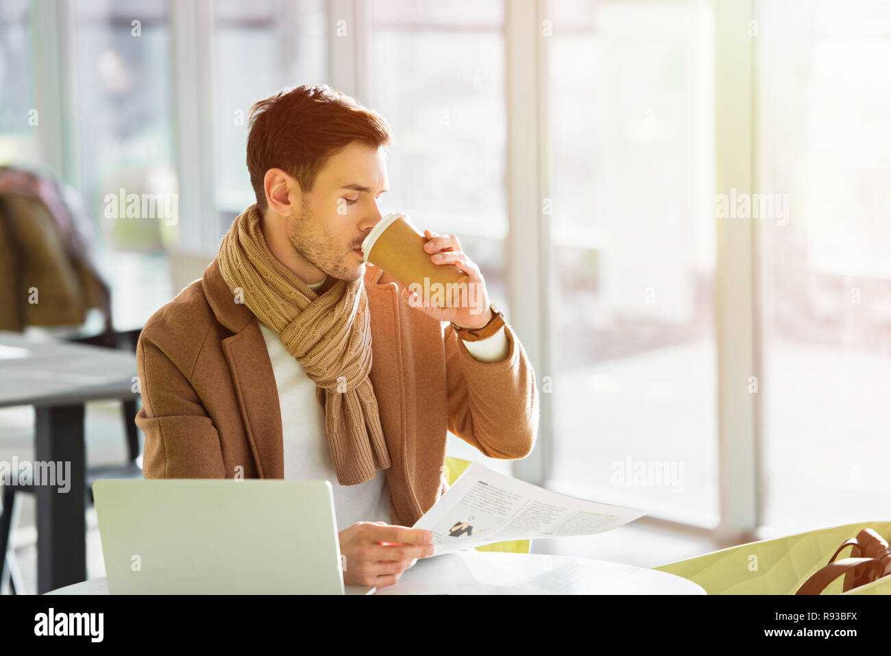 Sitting at table drinking coffee hi-res stock photography and images ...